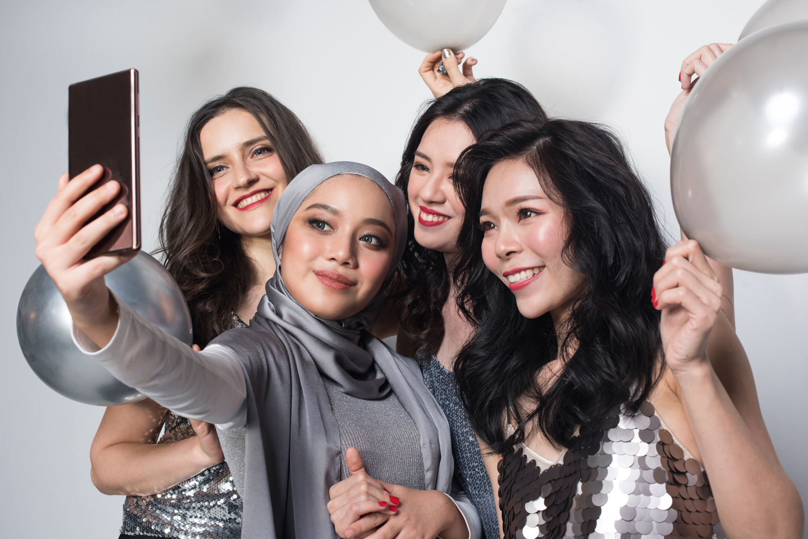 Colour Pia Lens | Advertising photographer with art direction | Zinq Studio